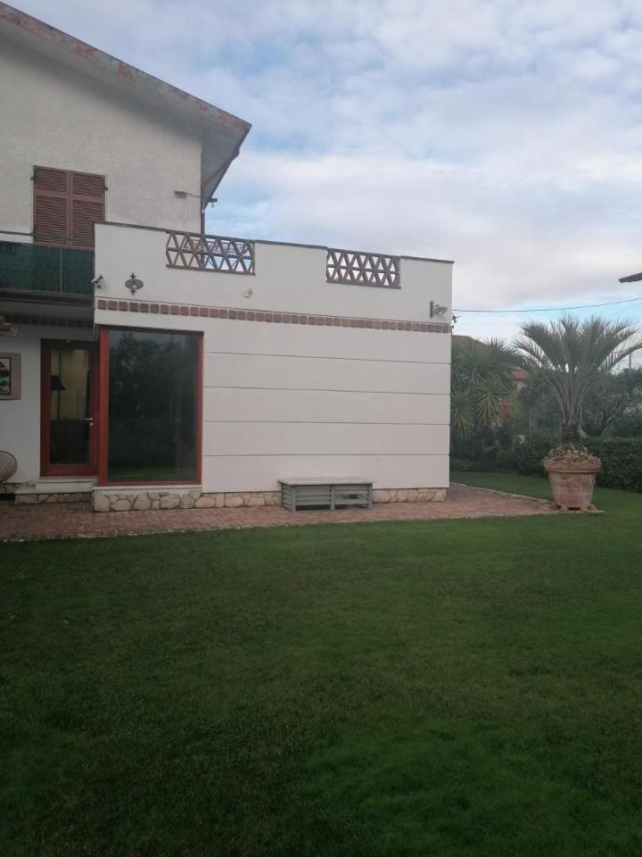 Porzione di casa in vendita a Luni
