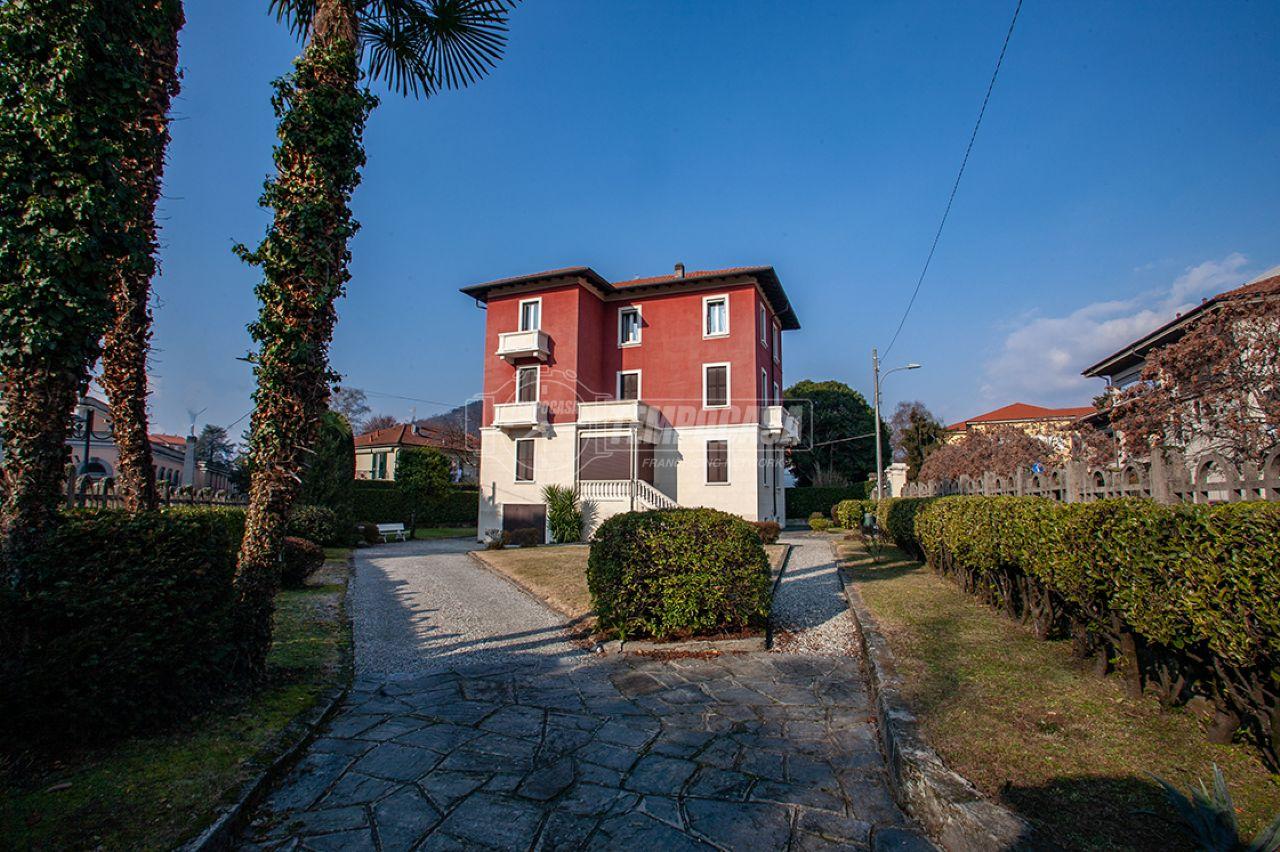 Villa in vendita a Verbania