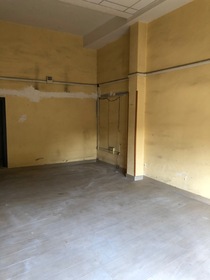 Negozio in affitto a Frattamaggiore