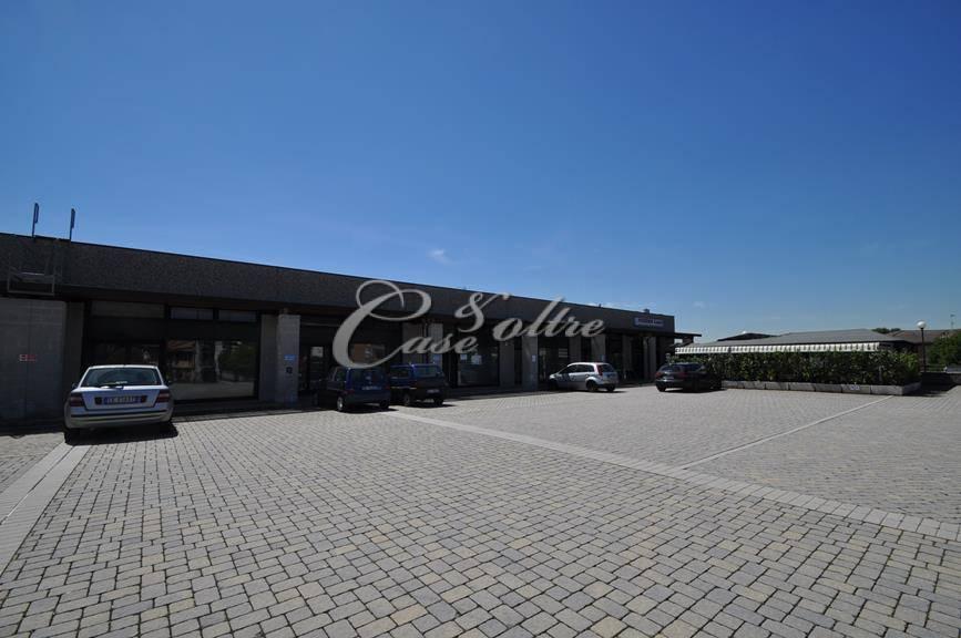 Negozio in vendita a Senna Comasco