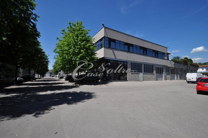 Negozio in vendita a Senna Comasco