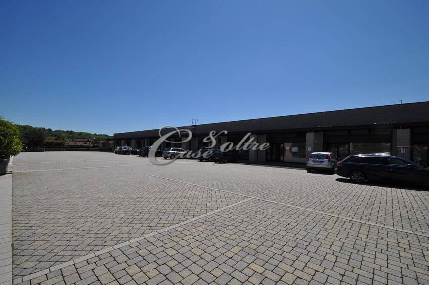 Negozio in vendita a Senna Comasco