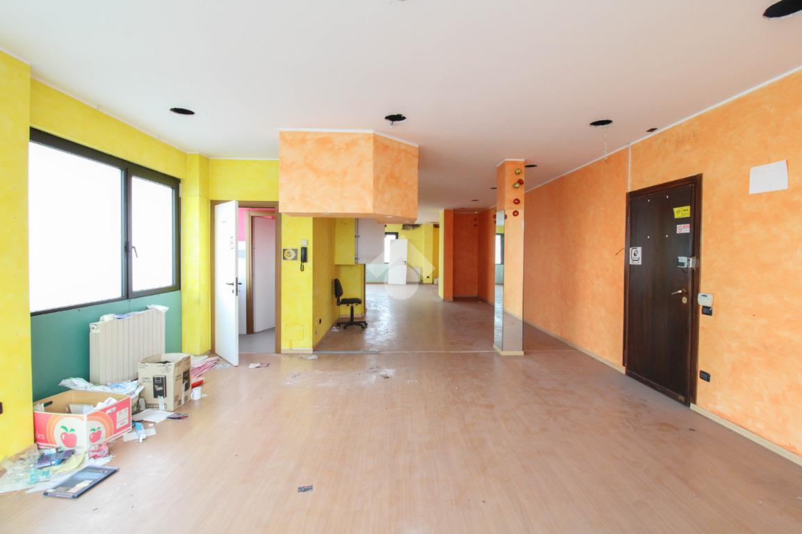 Negozio in vendita a Osio Sotto