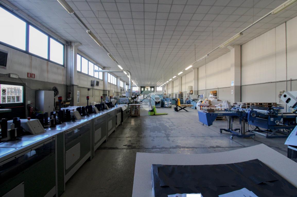 Capannone in vendita a Levate