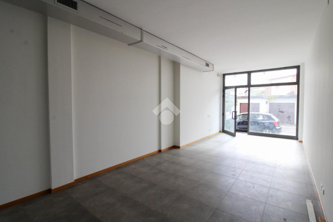 Negozio in affitto a Bergamo