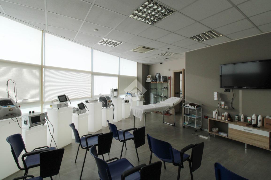 Ufficio in affitto a Capriate San Gervasio