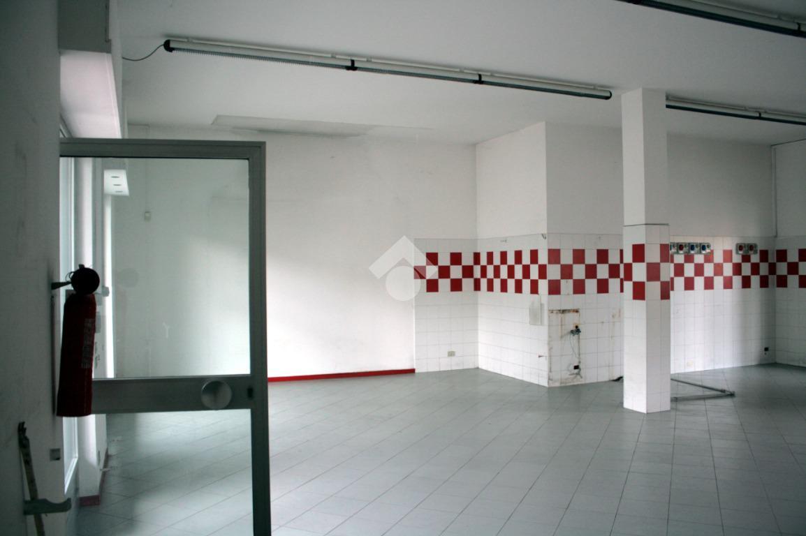 Negozio in vendita a Brembate