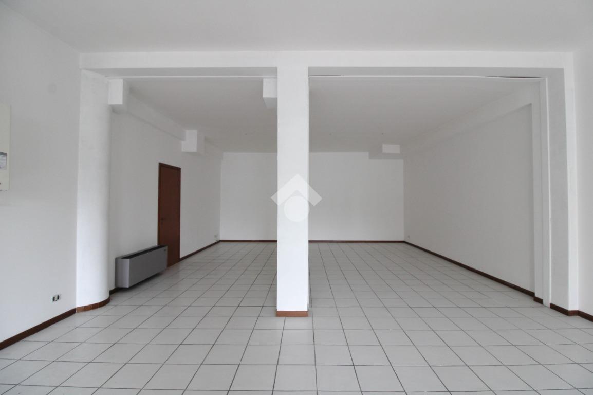 Negozio in vendita a Capriate San Gervasio