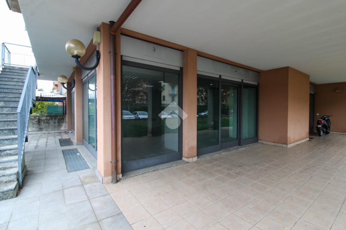 Negozio in vendita a Lallio
