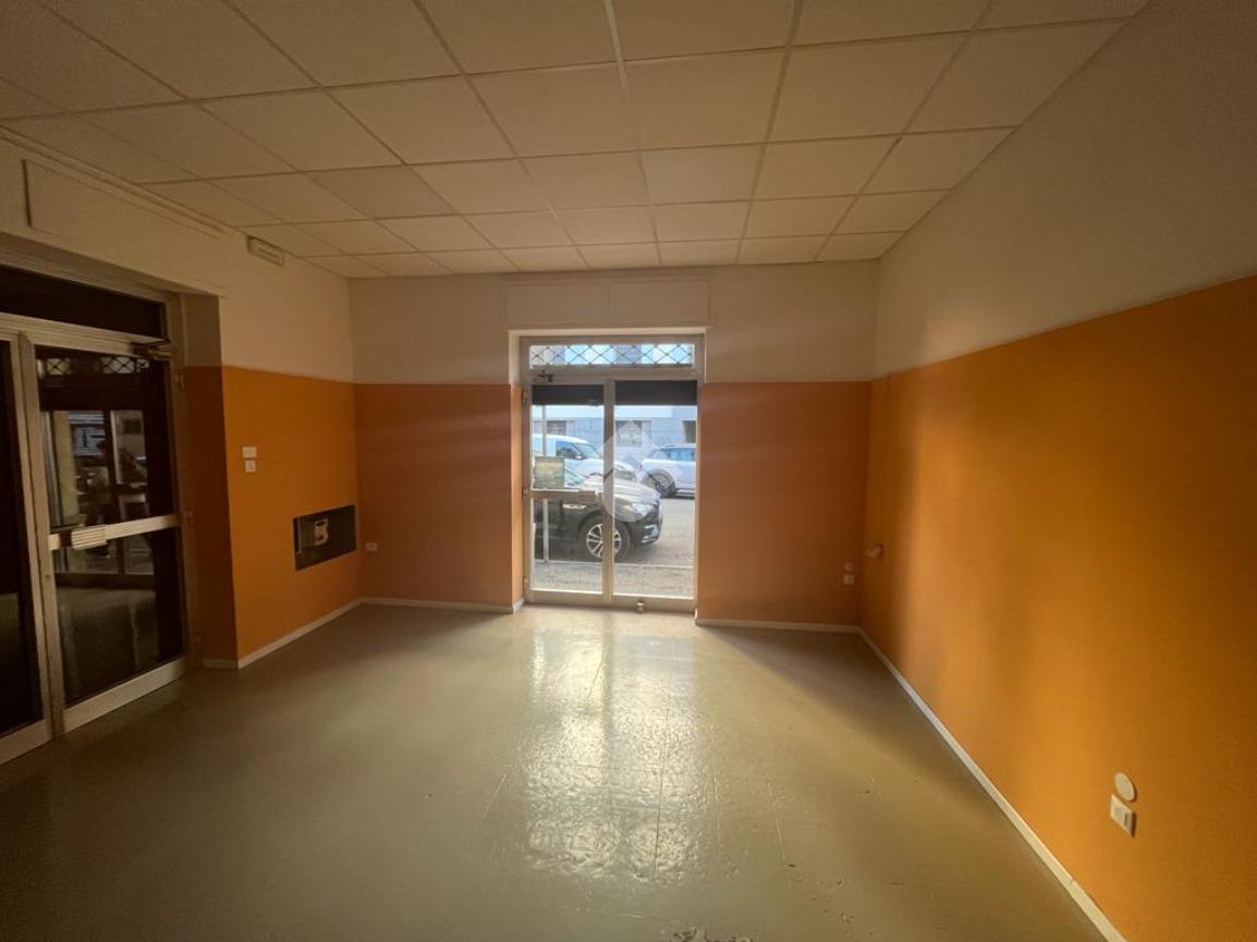 Negozio in affitto a Verona