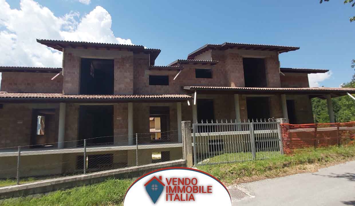 Villa bifamiliare in vendita a Tornimparte