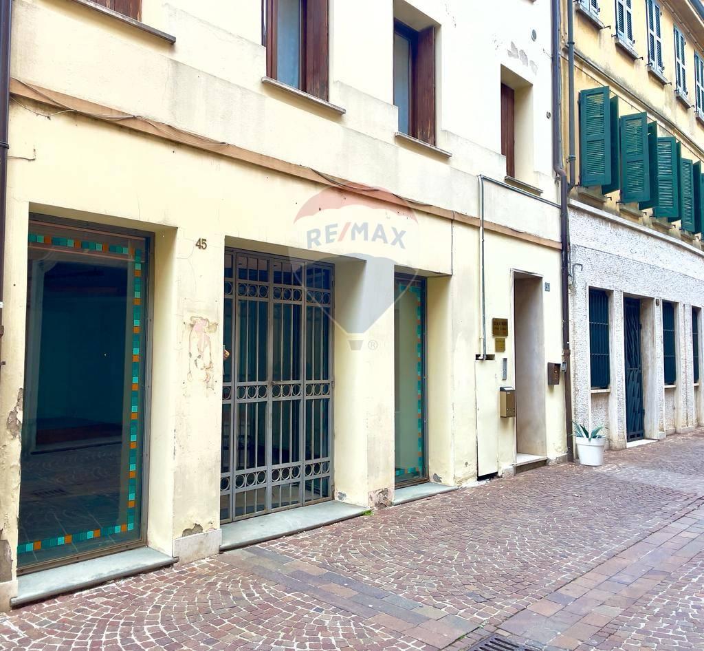 Negozio in vendita a Sermide e Felonica