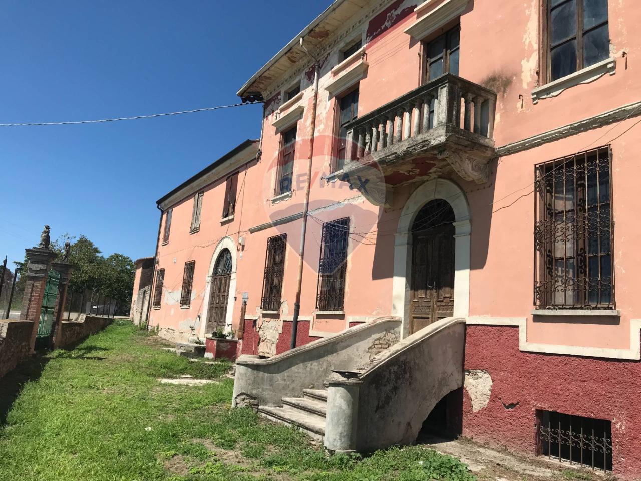 Villa in vendita a Goito