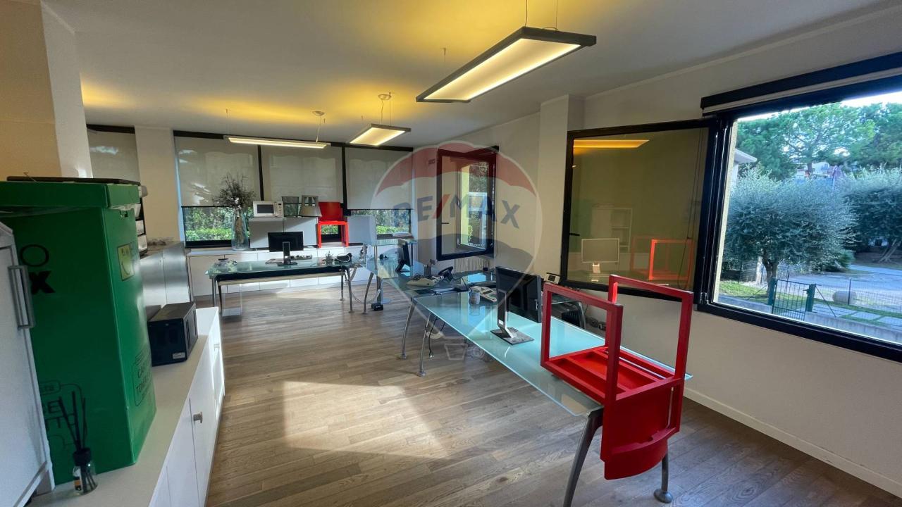 Ufficio in vendita a Desenzano Del Garda