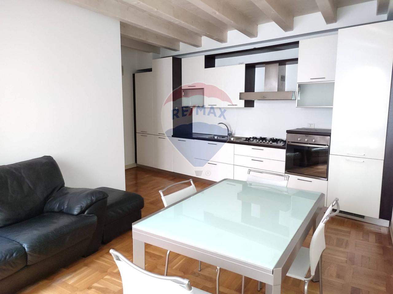 Appartamento in affitto a Desenzano Del Garda