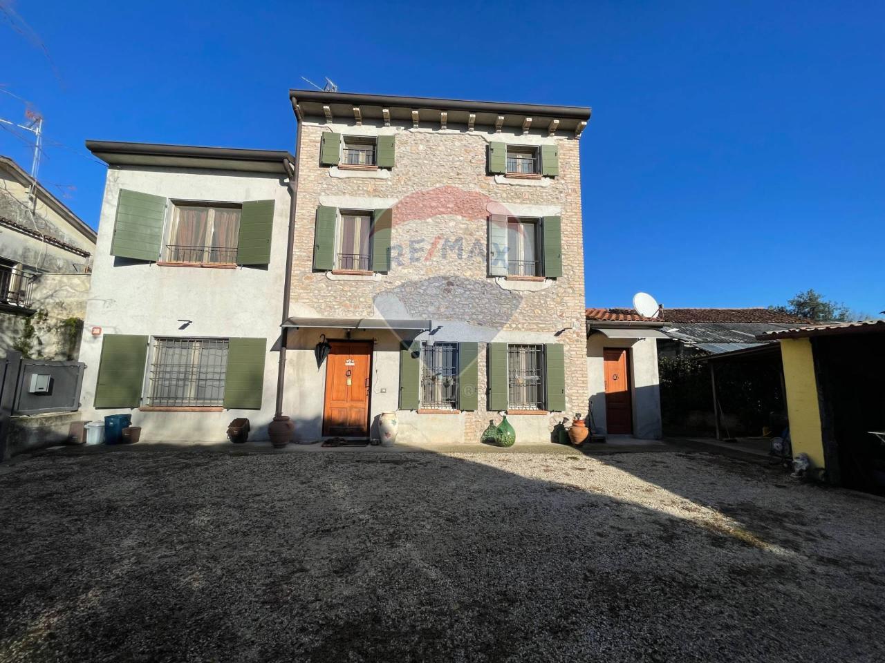 Villa in vendita a Volta Mantovana