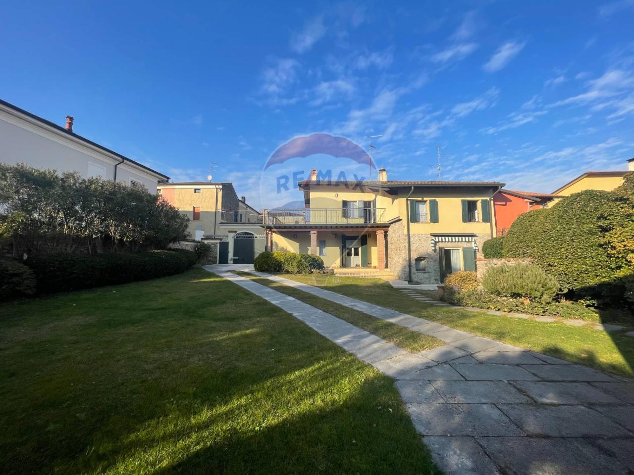 Villa in vendita a Volta Mantovana