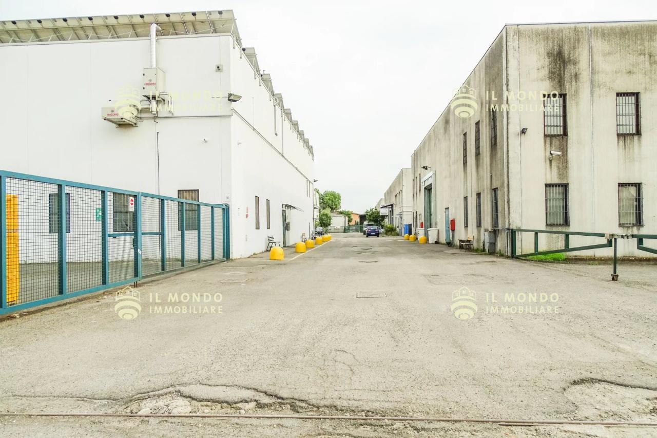 Capannone in vendita a Dresano