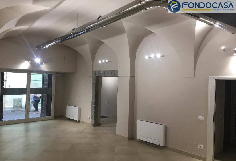 Negozio in affitto a Salo'