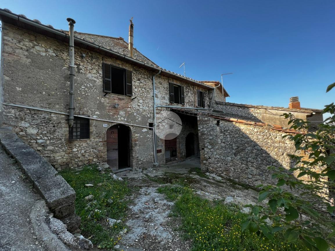 Casa indipendente in vendita a Calvi Dell'Umbria