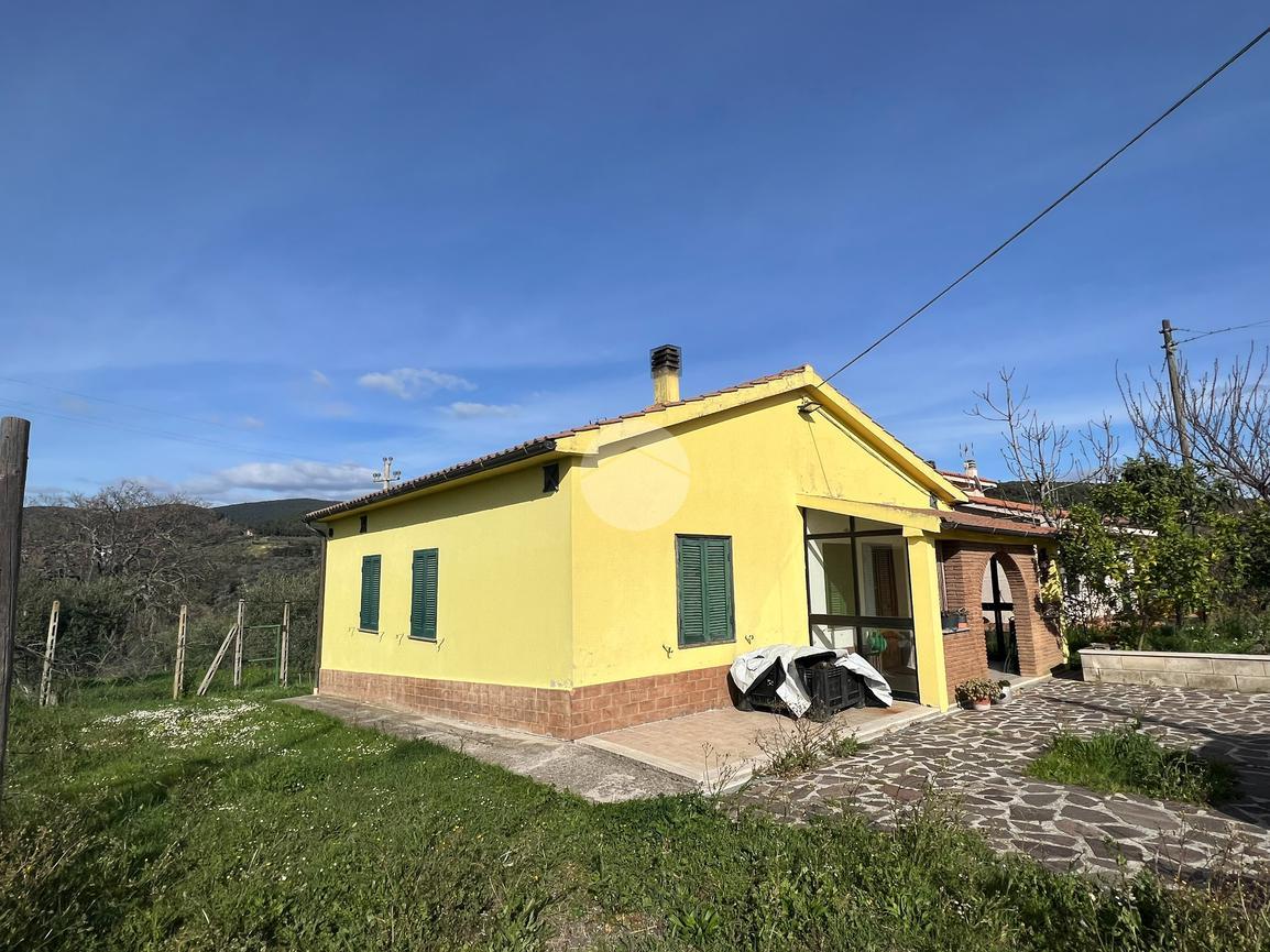 Casa indipendente in vendita a Calvi Dell'Umbria