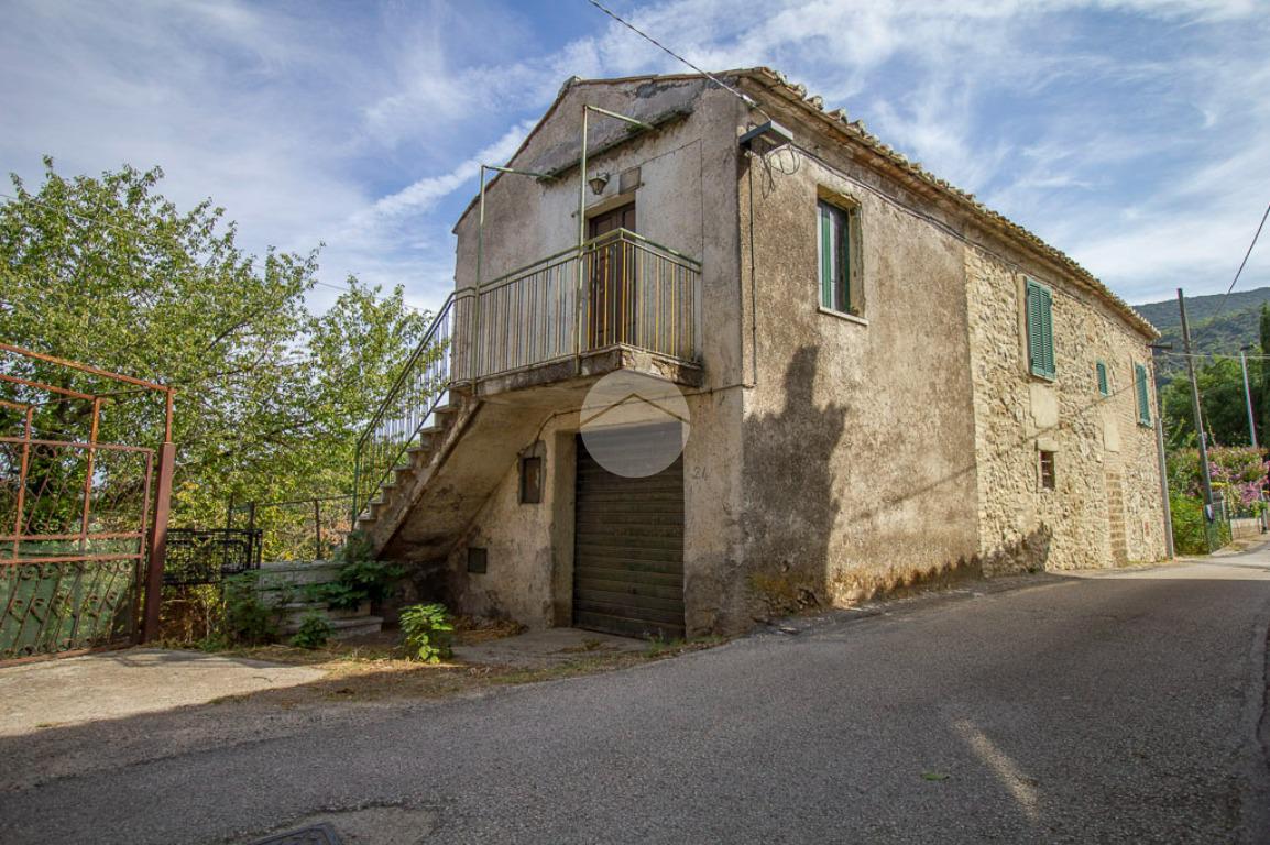 Casa indipendente in vendita a Montebuono