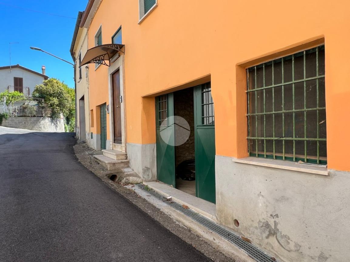 Box in vendita a Montebuono