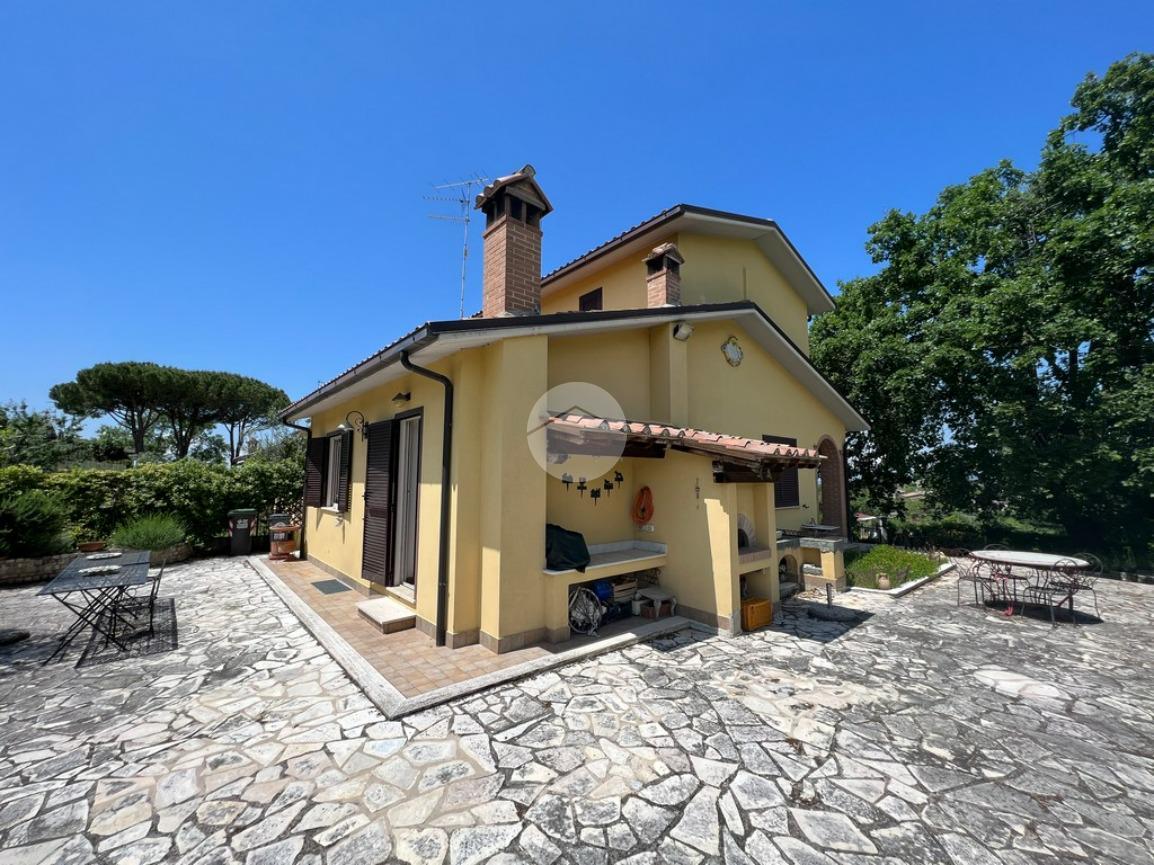 Villa a schiera in vendita a Calvi Dell'Umbria