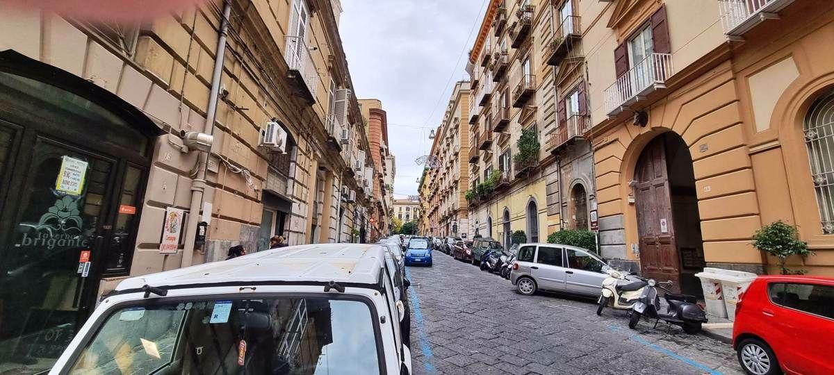 Negozio in affitto a Napoli