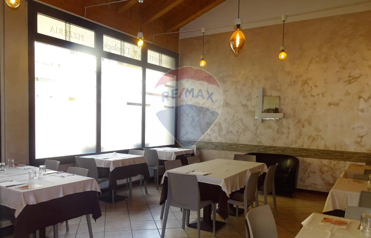 Esercizio commerciale in vendita a Cornate D'Adda