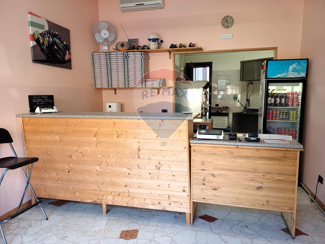 Esercizio commerciale in vendita a Cornate D'Adda