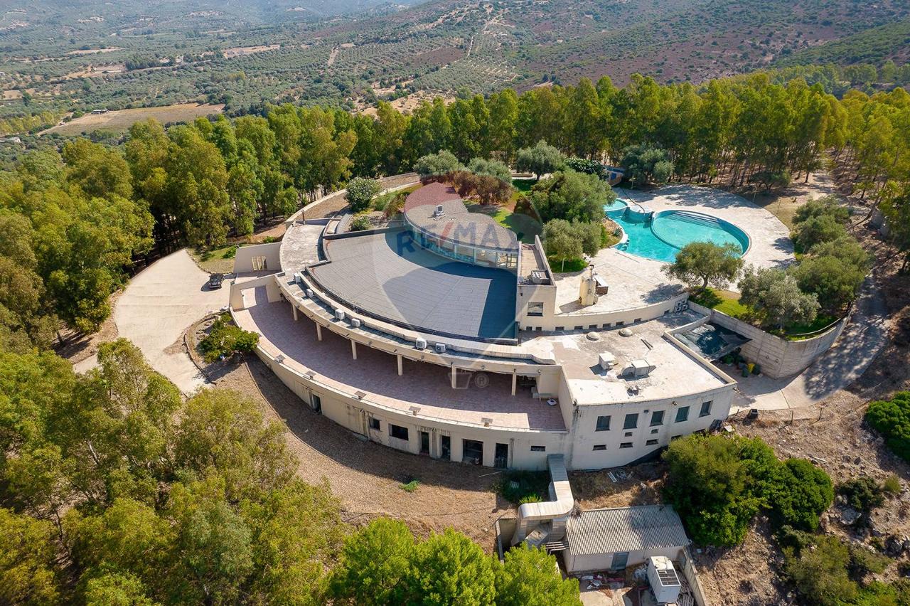 Albergo in vendita a Dolianova