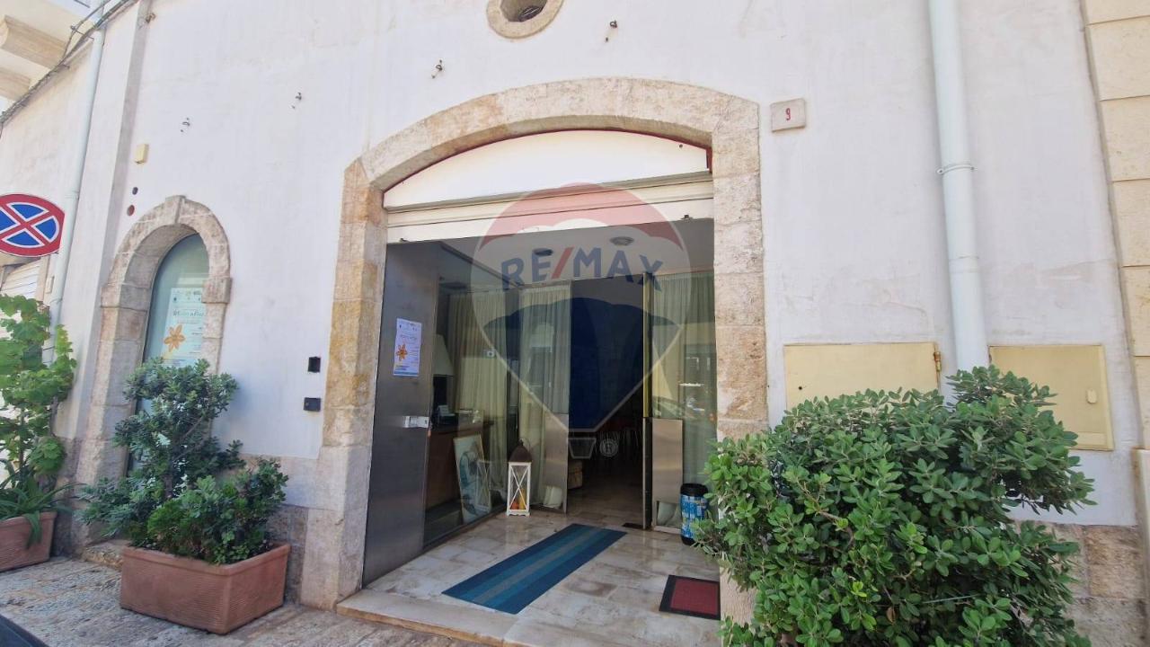 Negozio in affitto a Polignano A Mare