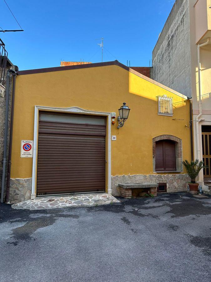 Magazzino in vendita a Barcellona Pozzo Di Gotto