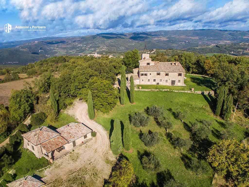 Casa indipendente in vendita a Baschi