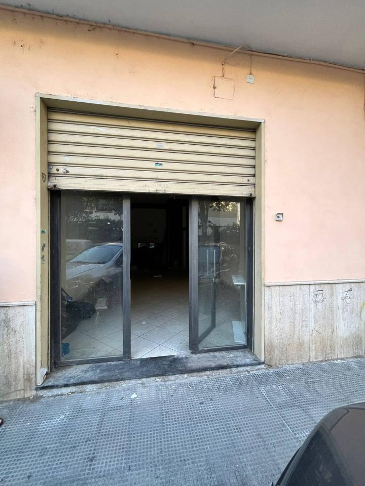 Esercizio commerciale in vendita a Salerno