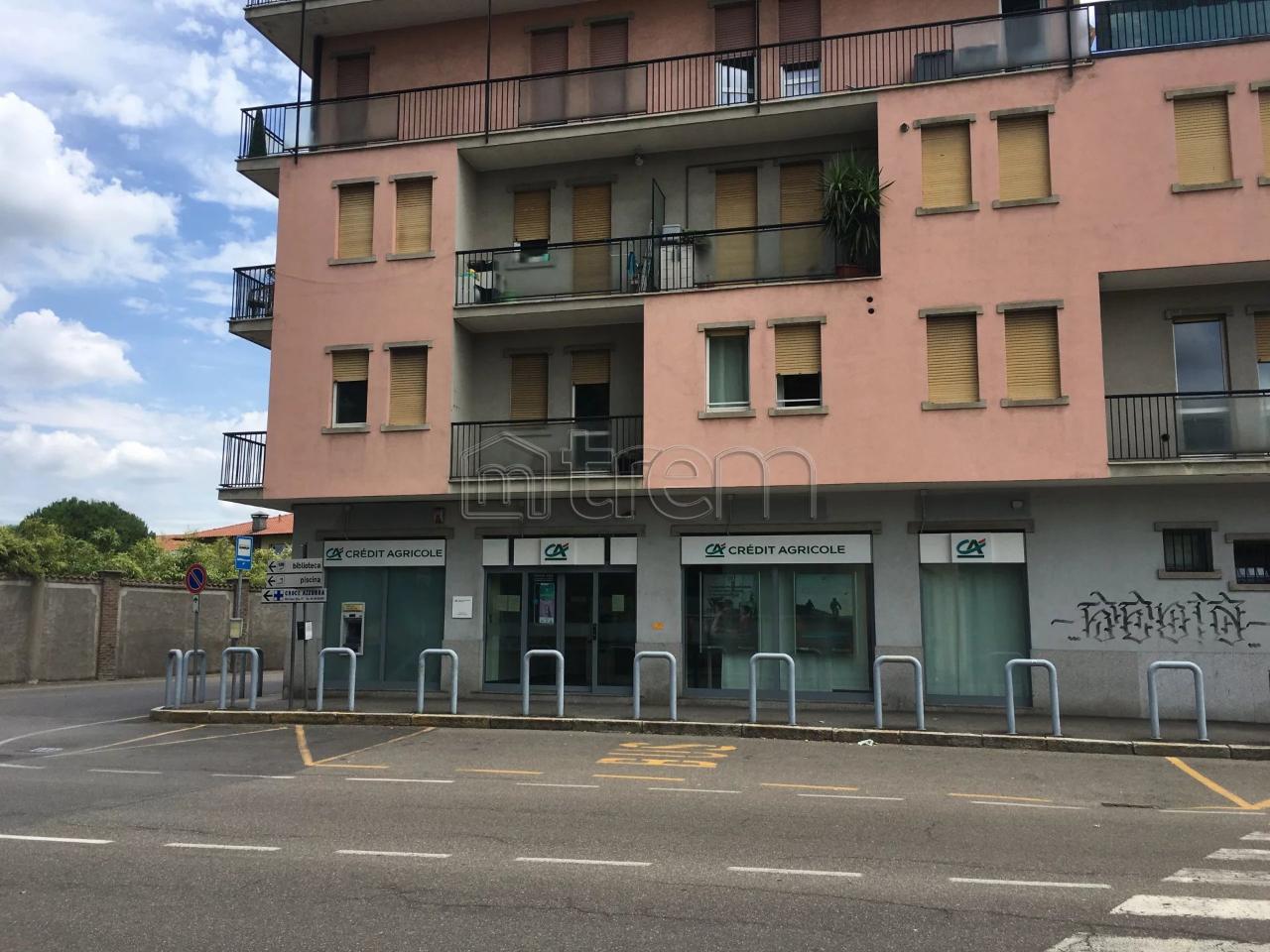 Locale commerciale in vendita a Caronno Pertusella