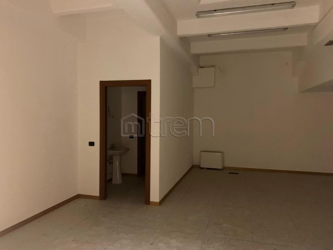 Magazzino in vendita a Milano