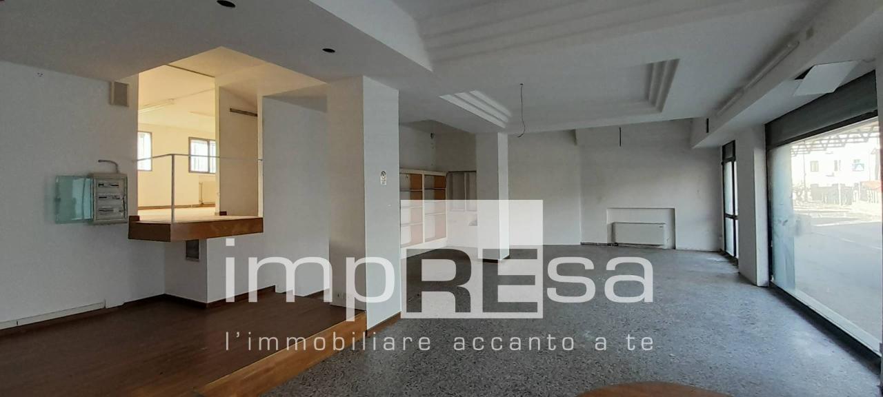 Negozio in affitto a San Dona' Di Piave