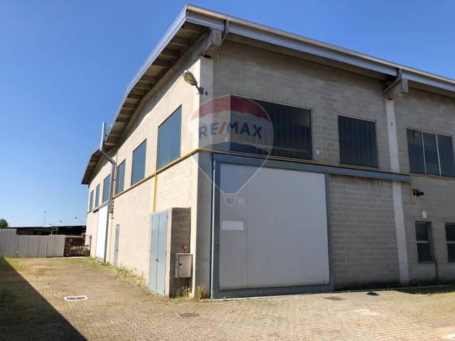 Capannone in affitto a Turate