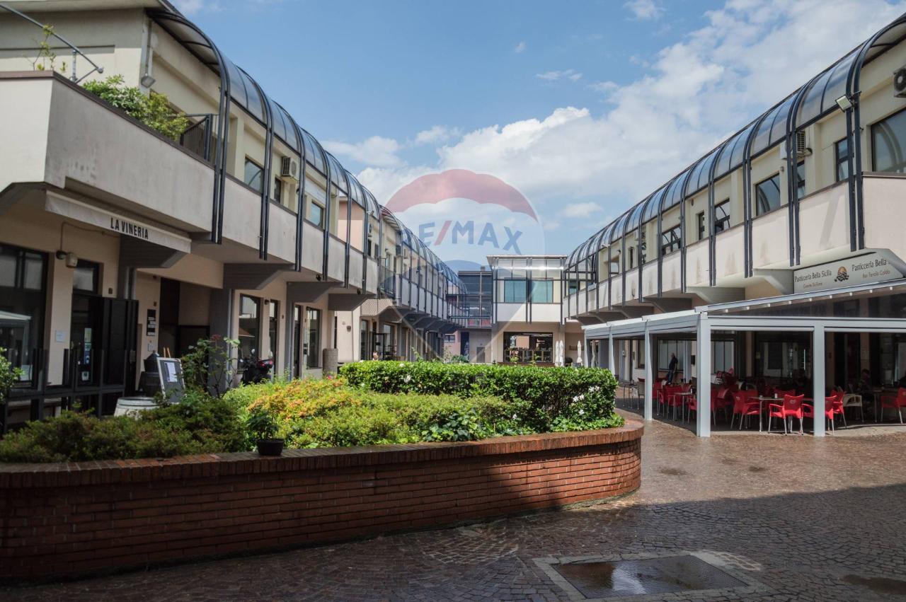 Esercizio commerciale in vendita a San Donato Milanese