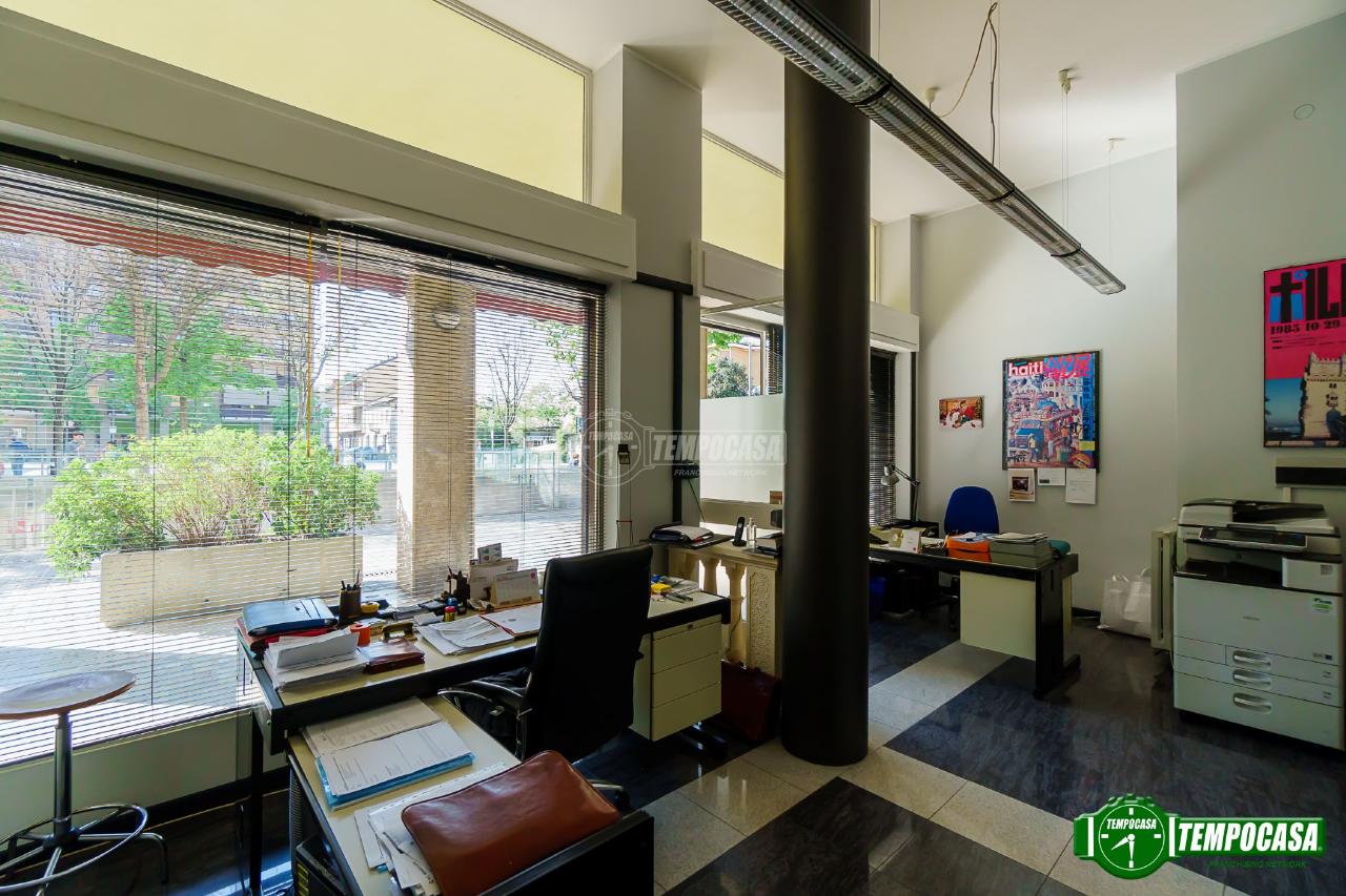 Negozio in vendita a Villasanta