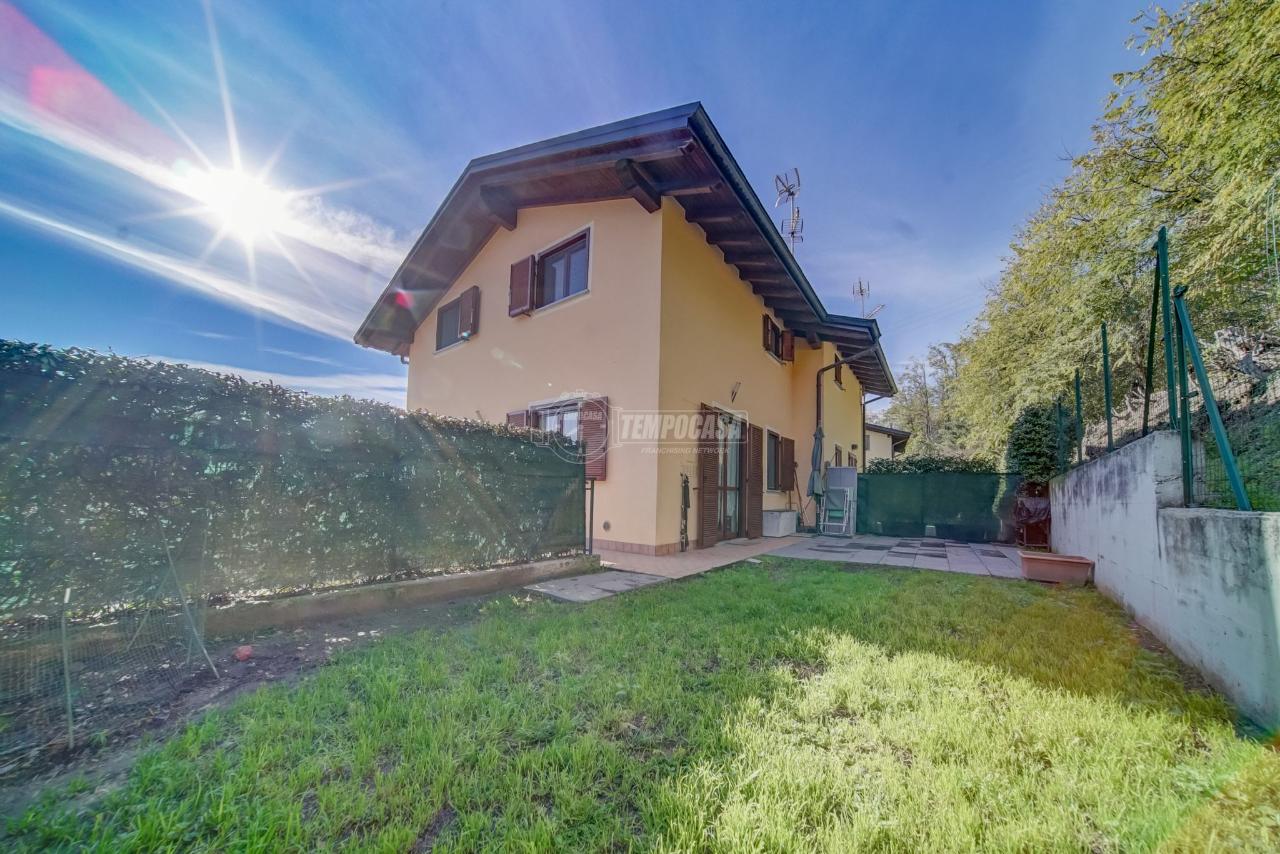 Villa a schiera in Via Borgomanero, Comignago