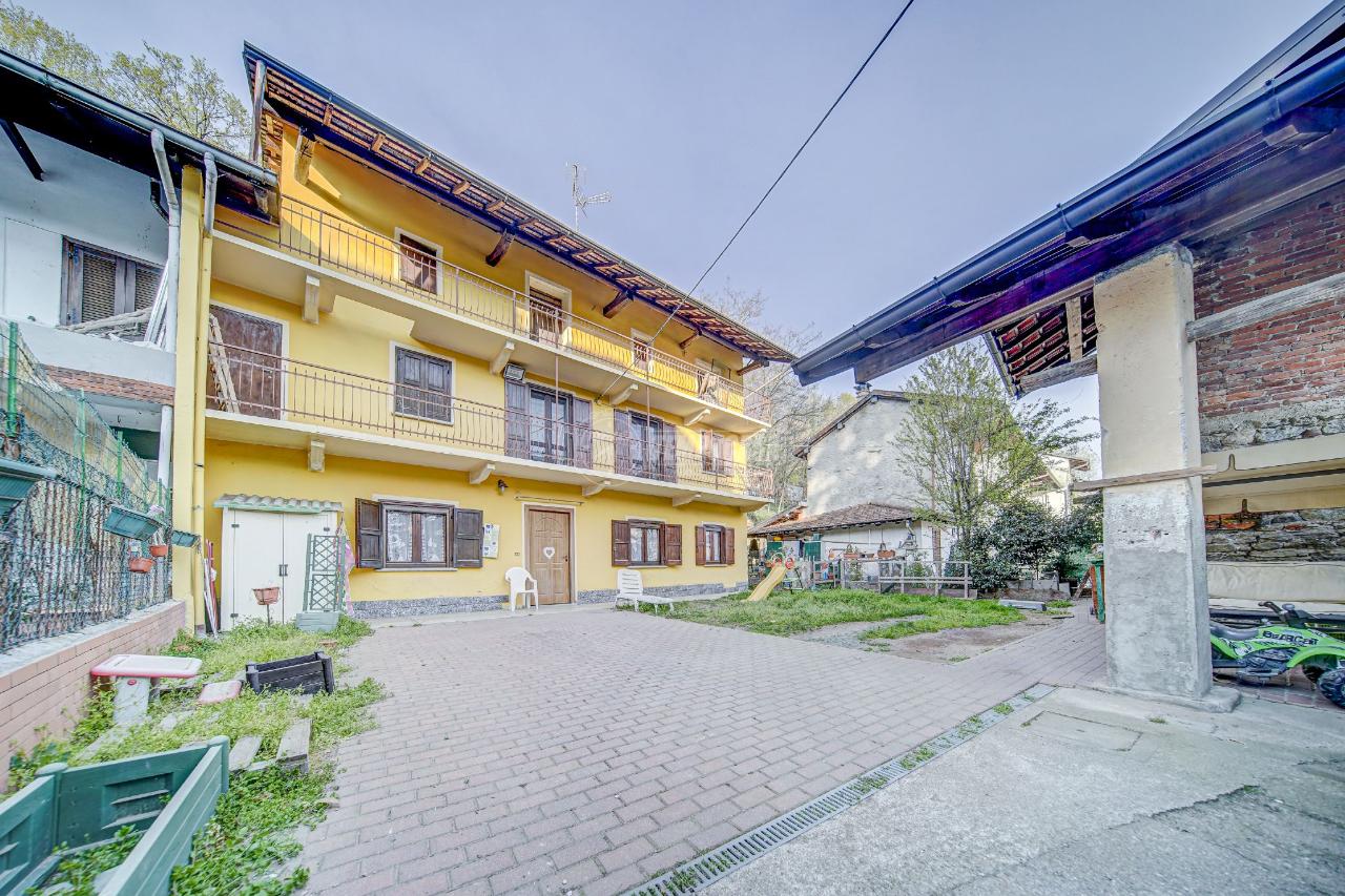 Casa indipendente in vendita a Varallo Pombia