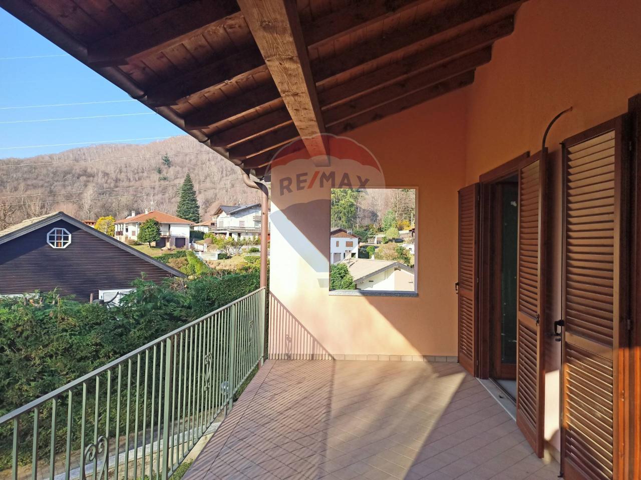 Villa a schiera in vendita a Nebbiuno