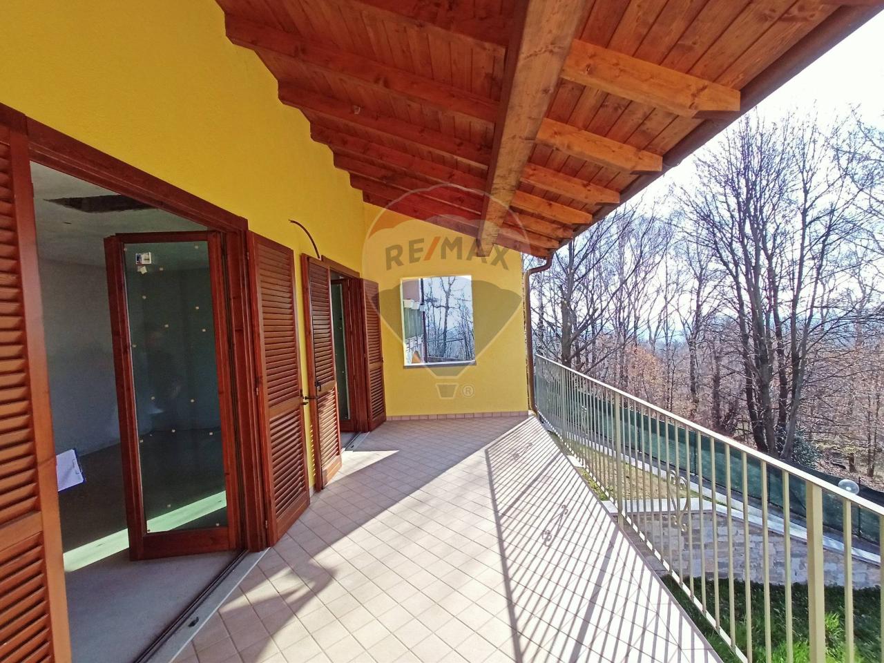 Villa a schiera in Case Sparse Poggio Alto Snc, Nebbiuno