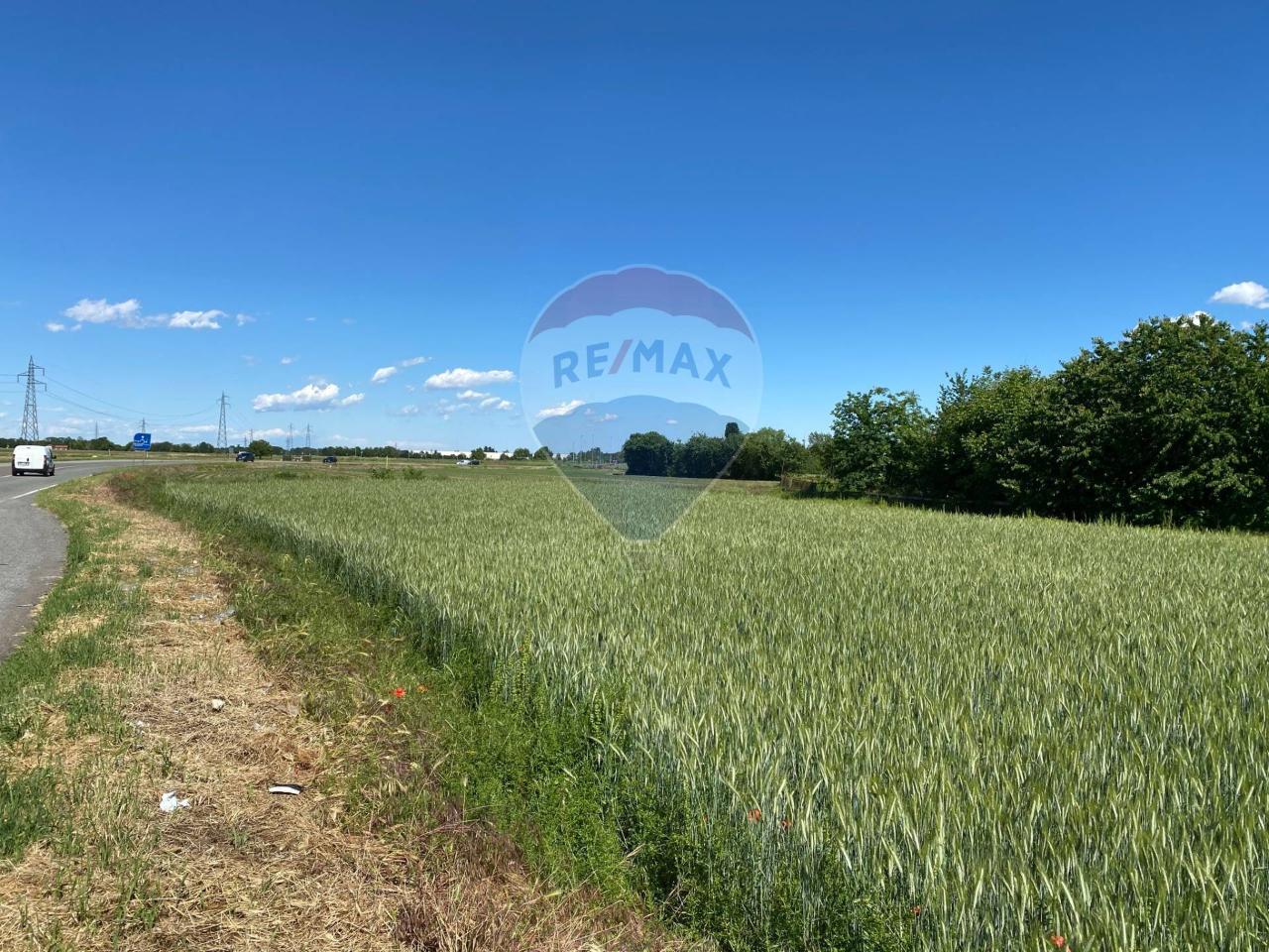 Terreno edificabile in Viale Kennedy, Galliate