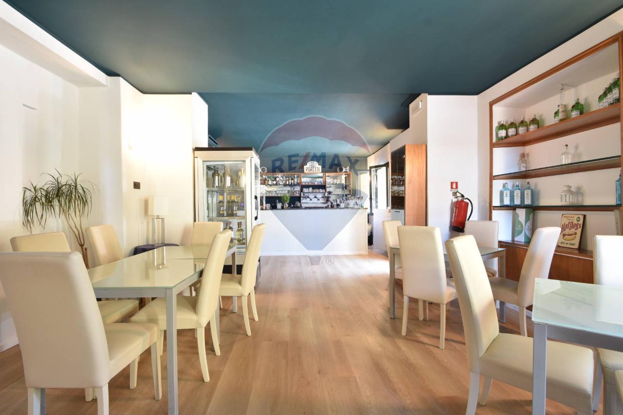 Esercizio commerciale in vendita a Sesto Calende