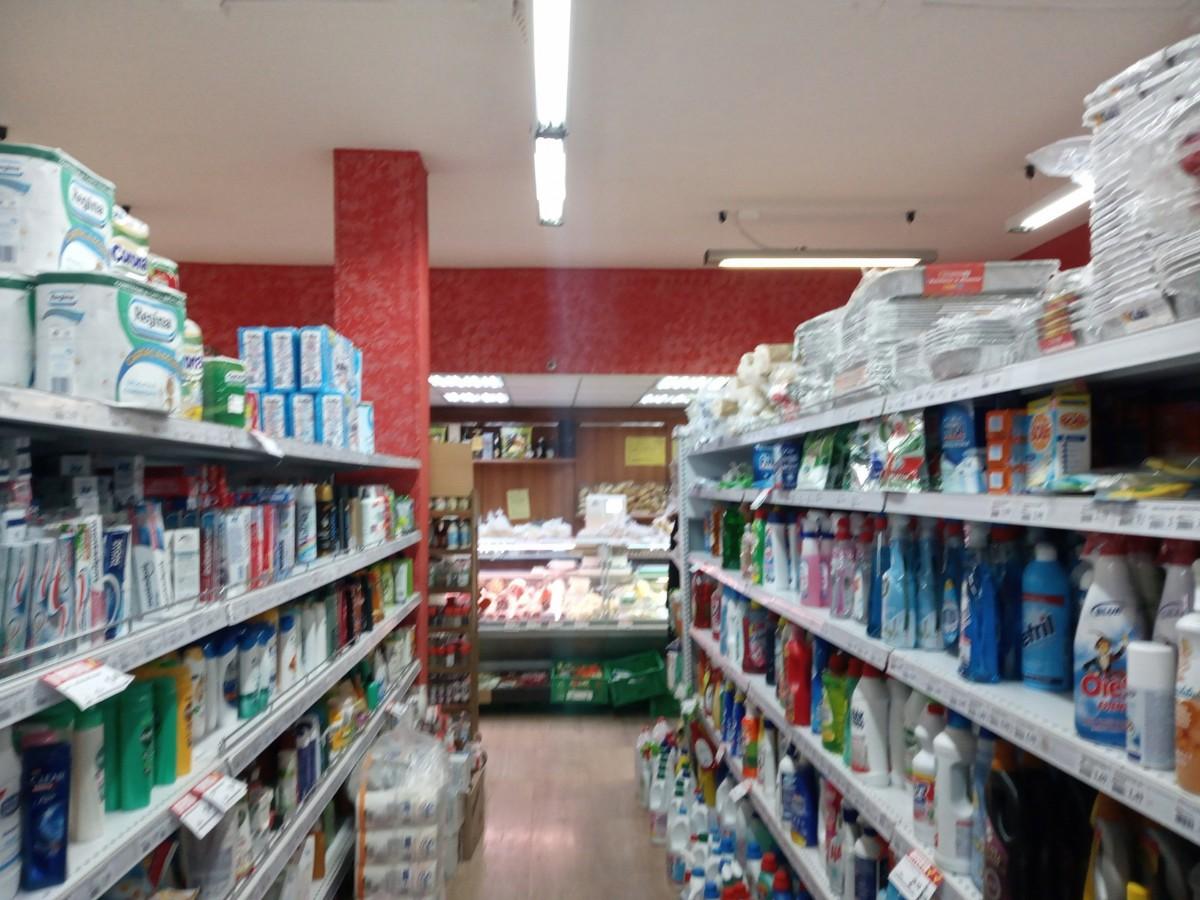 Esercizio commerciale in vendita a Lesina