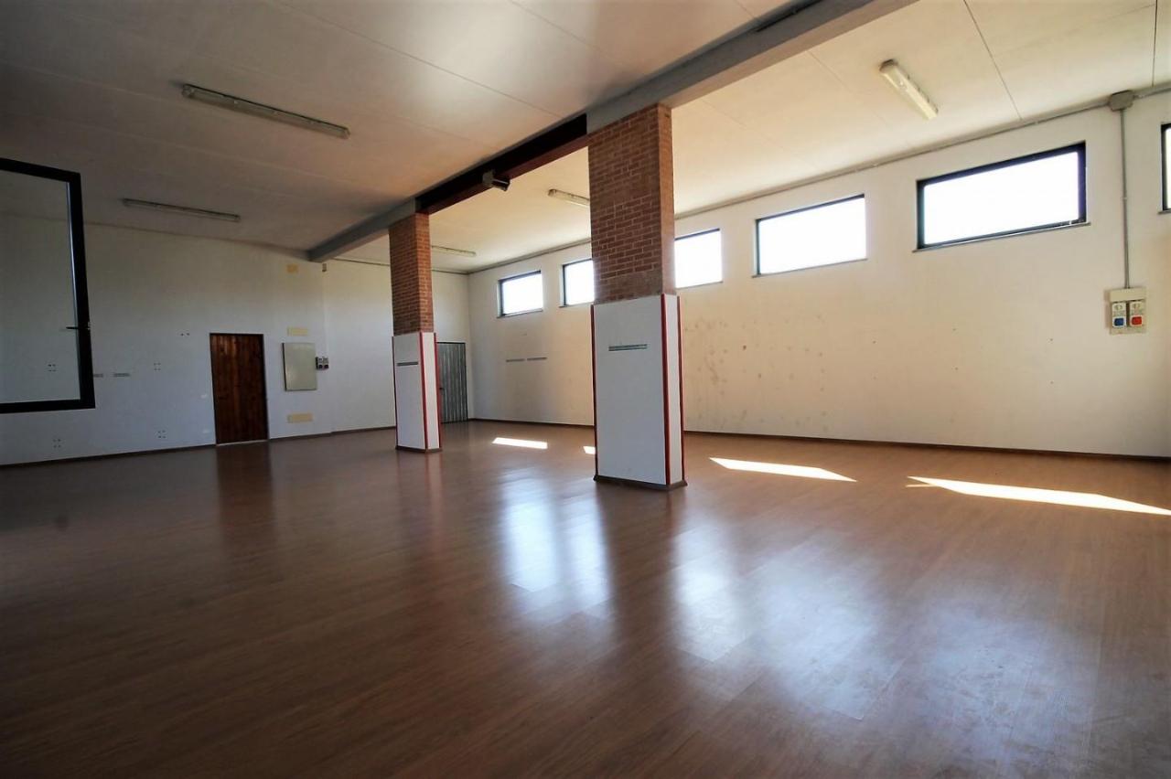 Capannone in vendita a Lucca